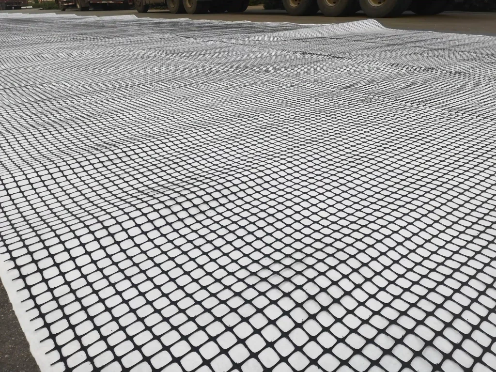 Compuesto de geomalla biaxial de PP con geotextil para el refuerzo del ...